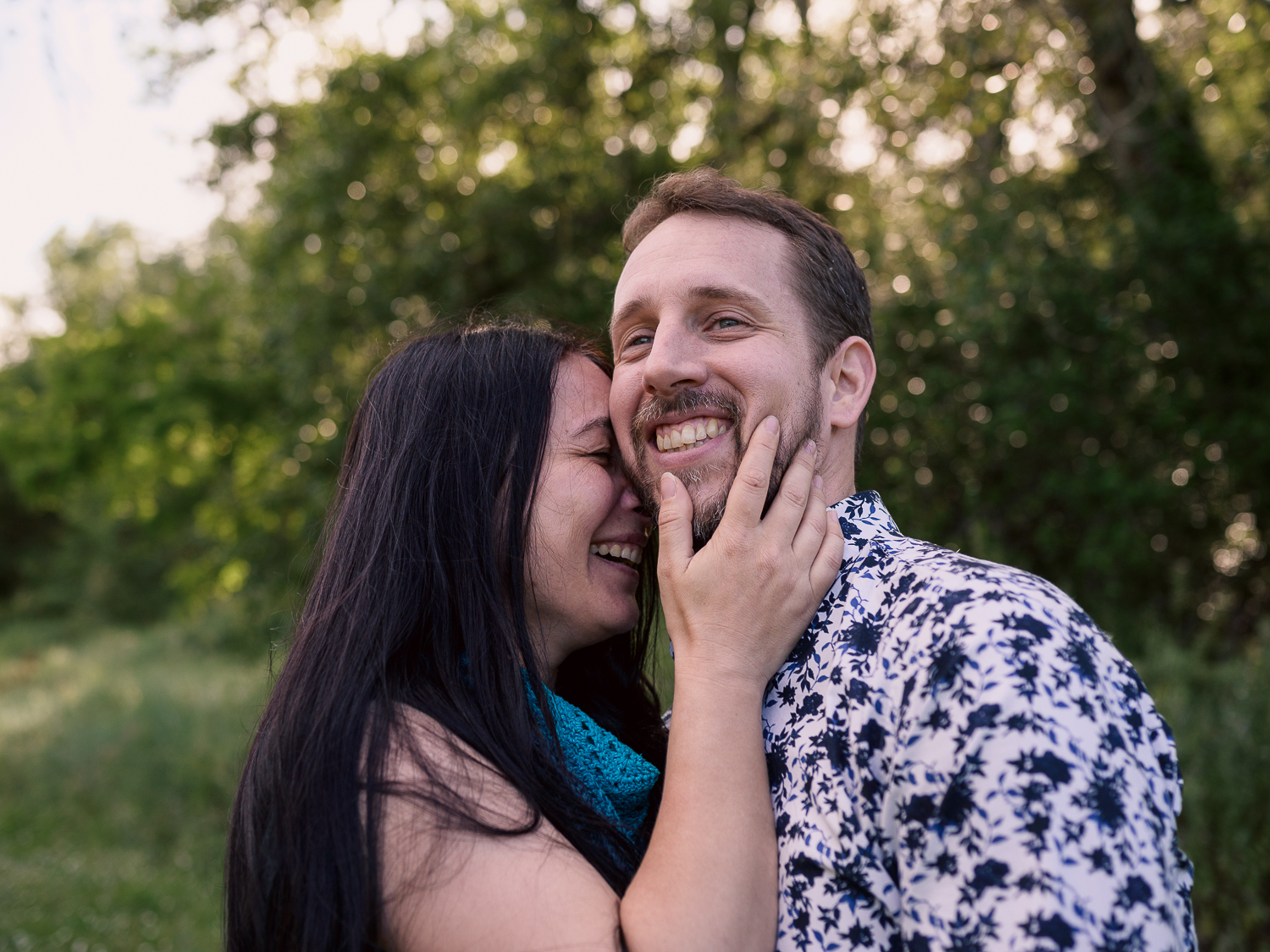 Top 8 des meilleures poses pour des photos de couple naturelles ...